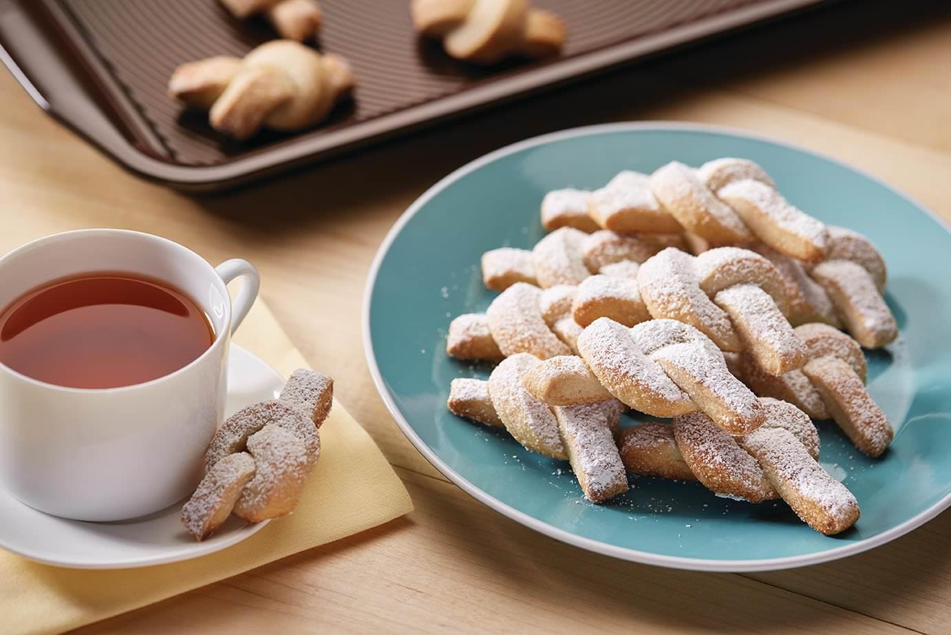 Knot Cookies - Circulon Cookware